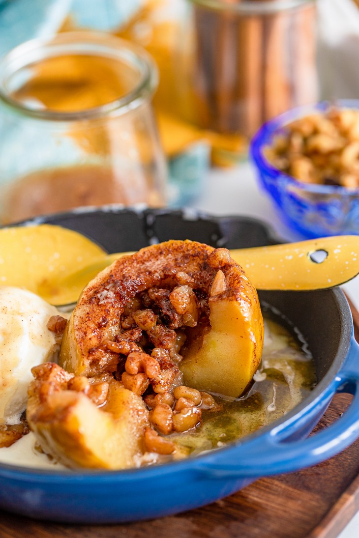 Slow Cooker Baked Apples - The Recipe Pot